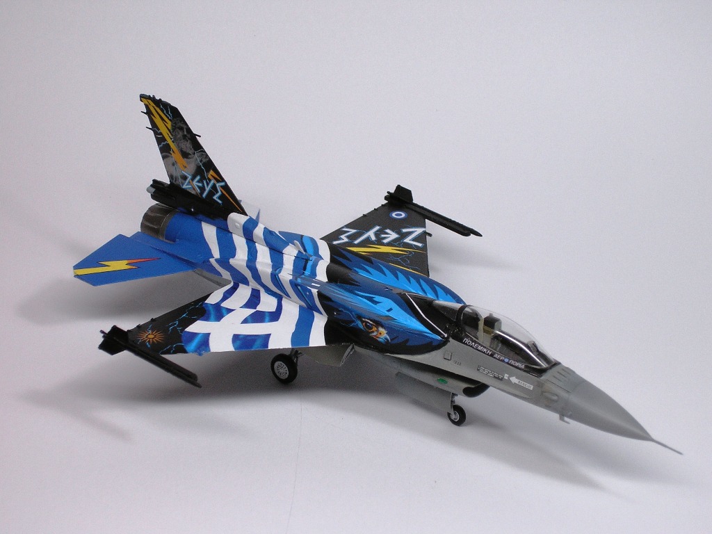 Mikrokosmos: F-16 ZEUS DEMO TEAM, Tamiya 1/72 scale
