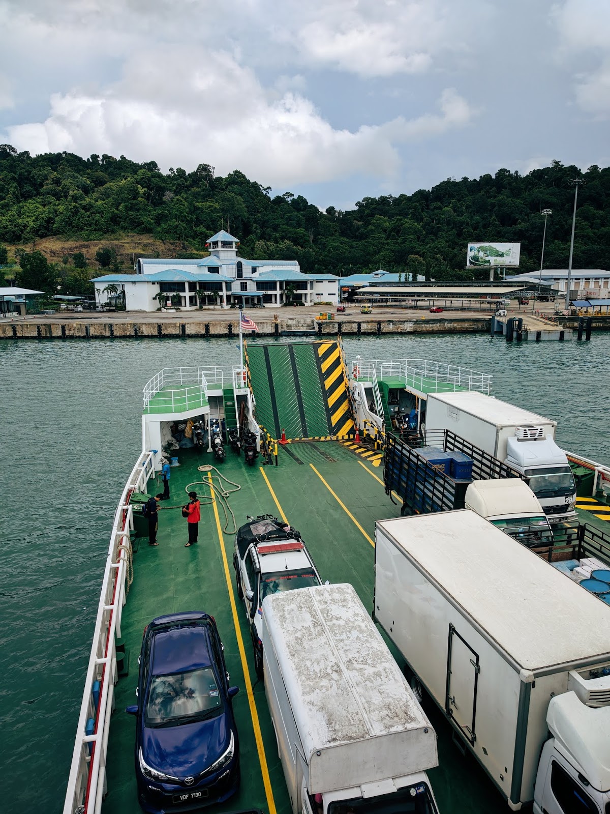Budak Letrik: Cara Bawak Motor Naik Feri ke Langkawi
