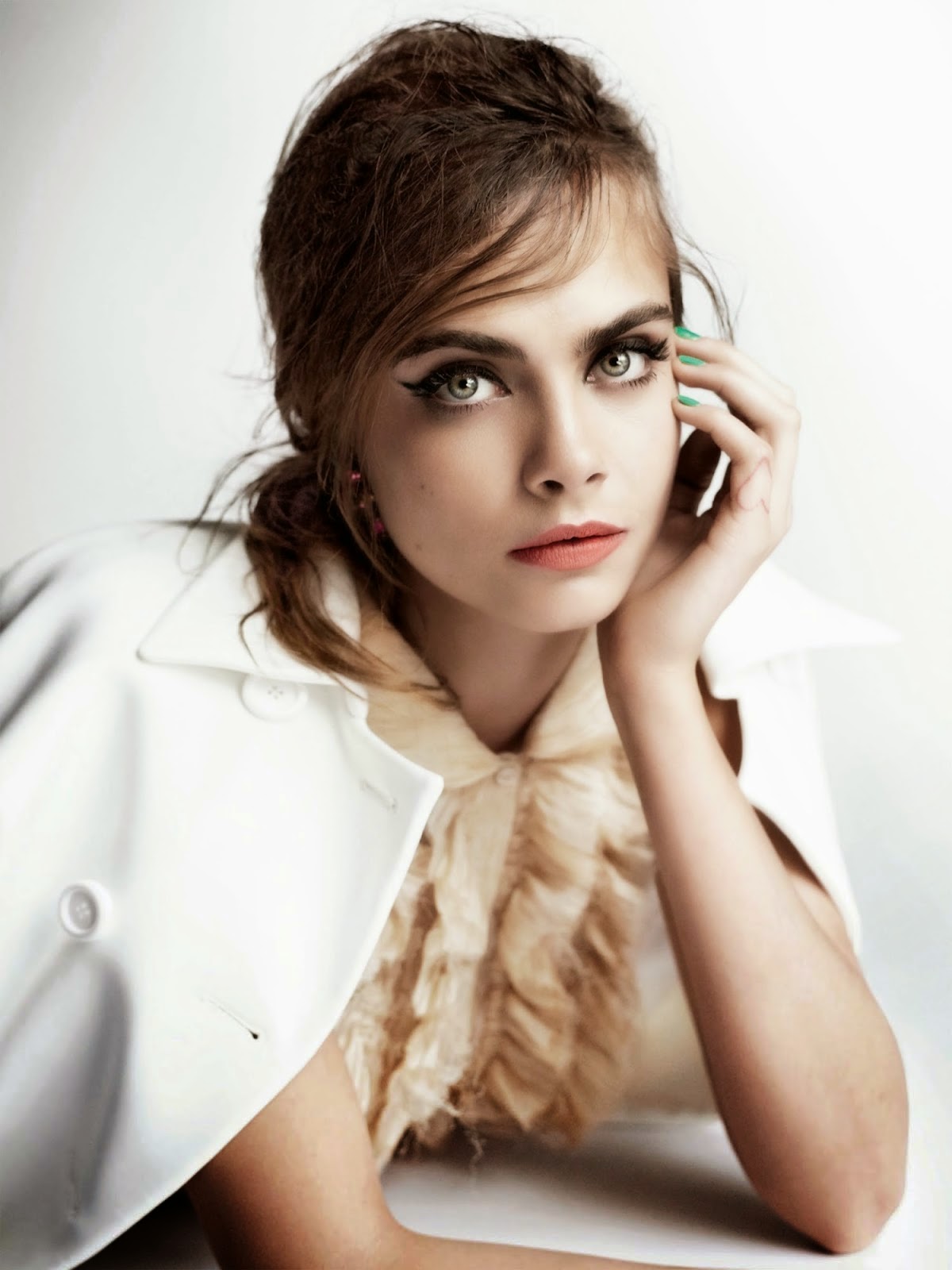 SNEAK PEEK: Cara Delevingne Is In "Vogue"