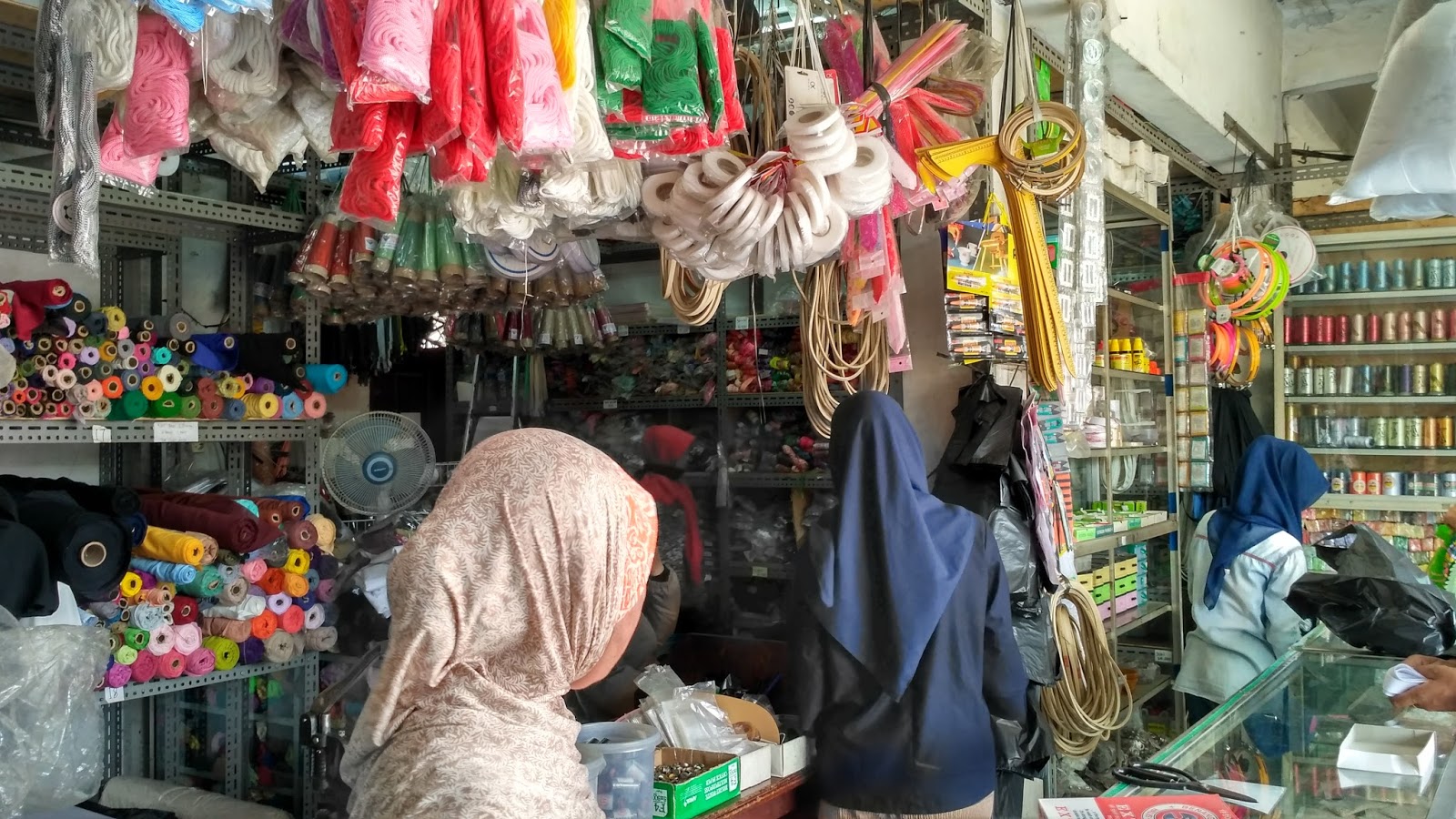 Toko " DEVI " Tempatnya Belanja Peralatan Jahit Eceran Harga Grosir ...