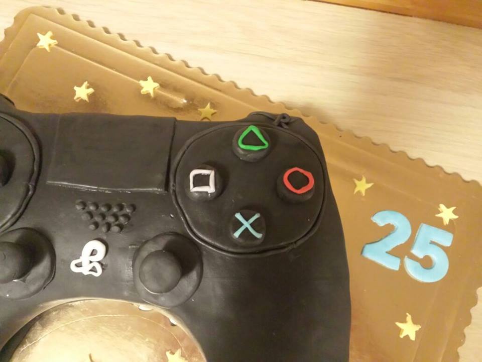 Chiara in Sugarland: Torta Joystick Playstation