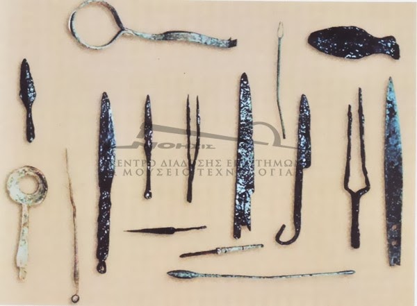 Πυξίδα: ΧΕΙΡΟΥΡΓΙΚΑ ΕΡΓΑΛΕΙΑ ΤΩΝ ΑΡΧΑΙΩΝ ΕΛΛΗΝΩΝ