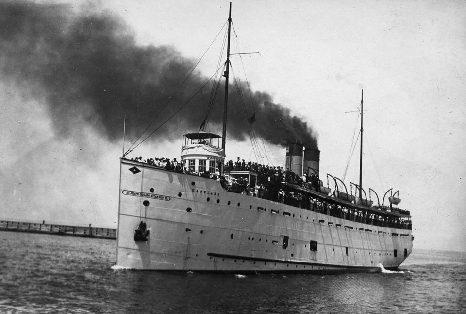 Disasters and Shipwrecks: Sinking of the Eastland - Disaster in Chicago