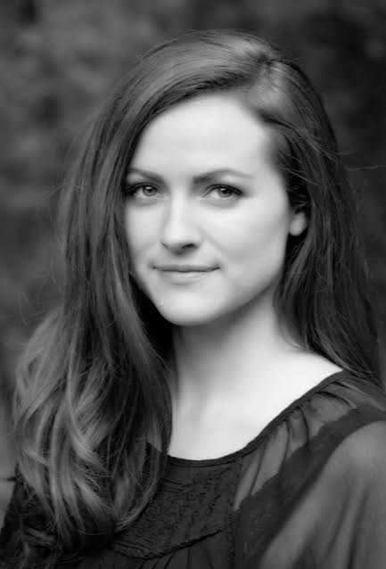 Wanderer's Pen: A Book Review of Queen's Rising by Rebecca Ross