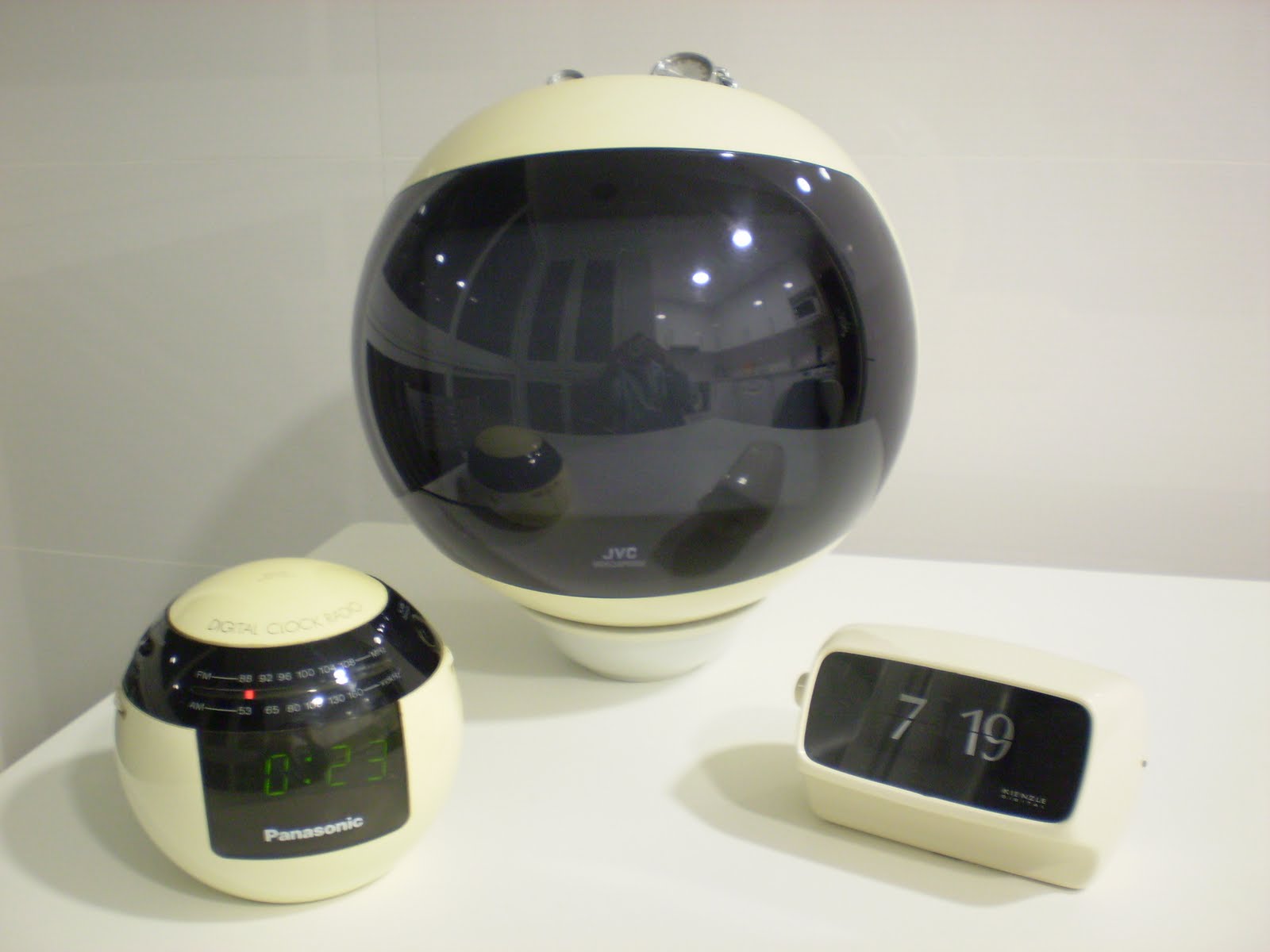 Vintagería: Radio reloj despertador Panasonic RC-70, vintage ball clock