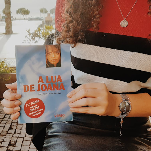 A Lua de Joana de Maria Teresa Maia Gonçalez | Livros - Sob o Meu Olhar A Lua de Joana de Maria Teresa Maia Gonçalez | Livros - Sob o Meu Olhar