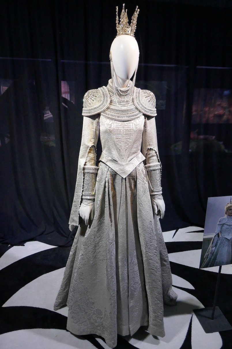 Hollywood Movie Costumes and Props: Michelle Pfeiffer's Queen Ingrith ...