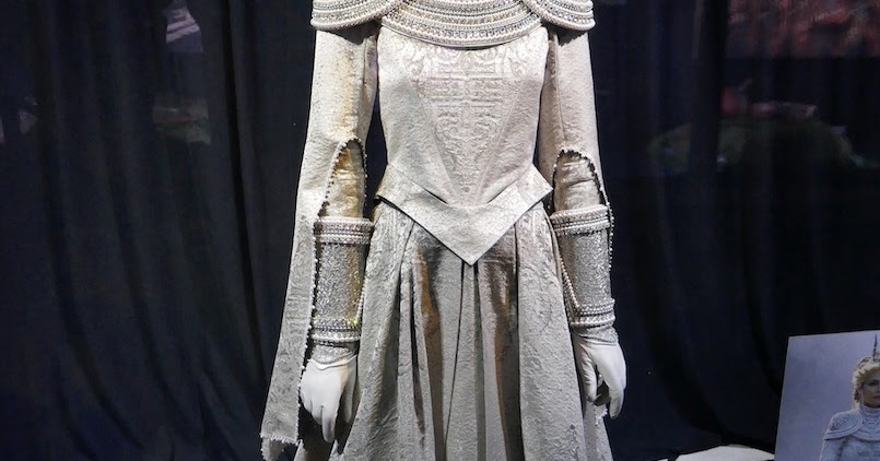 Hollywood Movie Costumes and Props: Michelle Pfeiffer's Queen Ingrith ...