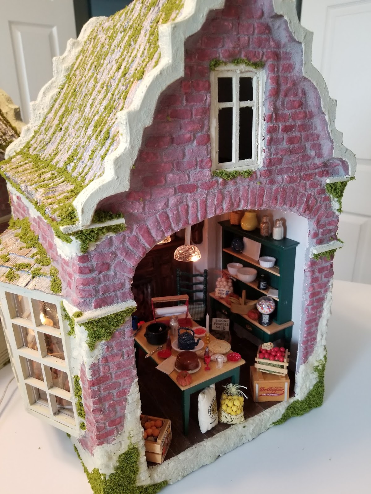 Greggs Miniature Imaginations- (Ever After Cottages): Room Box Store Fronts