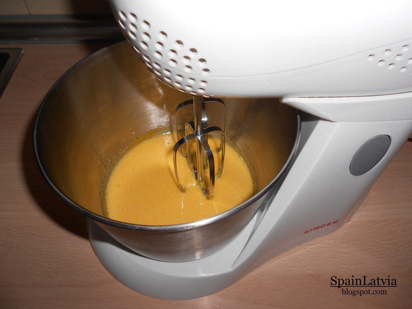 Spain Latvia: Buberts con salsa de fresas – Buberts ar zemeņu mērci