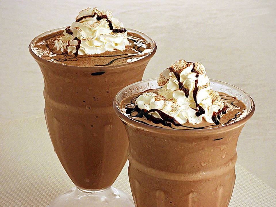 Milk-Shake de Coco com Chocolate | Eita! Deu Bolo