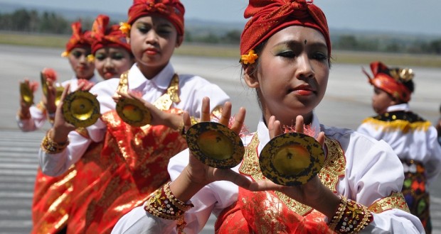 LOMBOK MIRAH SASAK ADIE: Tari Oncer ,Tarian Tradisional Sasak Lombok