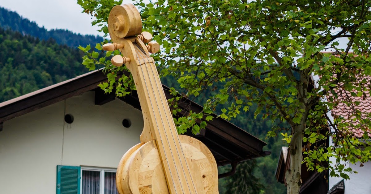 Munich and Company: Geigenbaustadt Mittenwald - 11 Geigenbilder