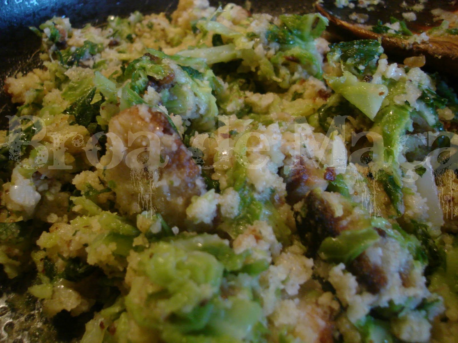 Broa de Maçã: Migas de broa com couve lombarda