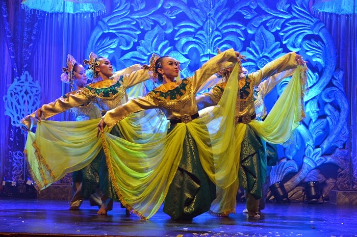 tHe jOuRnEy oF aRt: PANGGUNG SENI TRADISIONAL 2014 : KOLEKSI TARI ...