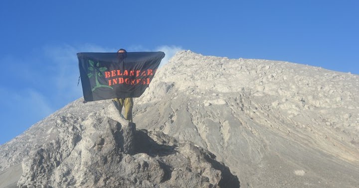 Mendaki Gunung, Bercumbu Dengan Alam Bukan Menggagahinya | BELANTARA ...