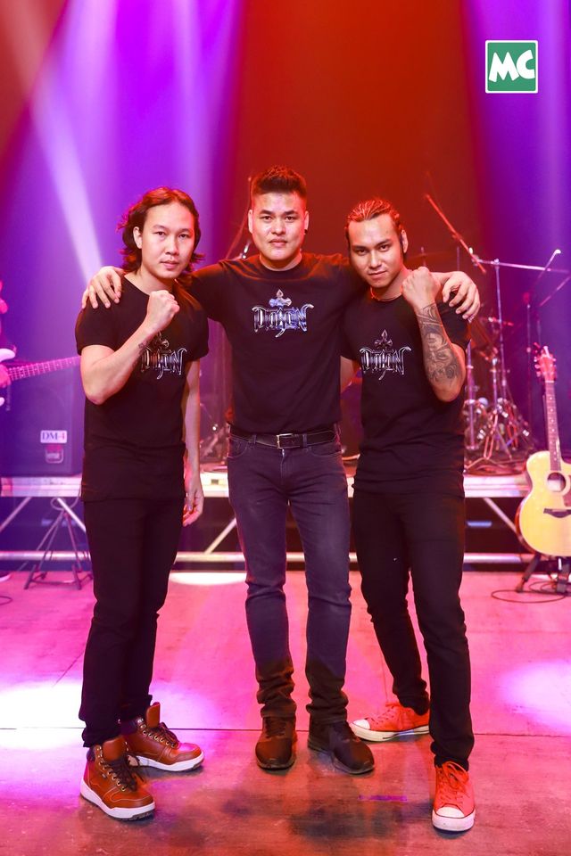 Online Private Live Show ပြုလုပ်ခဲ့တဲ့ ဖြိုးမြတ်အောင်၊ ခုပ်ပီး၊ နာနို