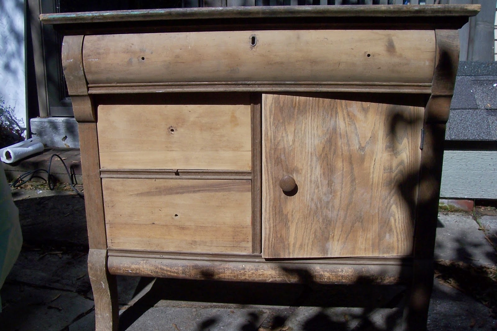 Saturdays Vintage Finds: "Wahoo" Antique Wash Stand -- Furniture Redo