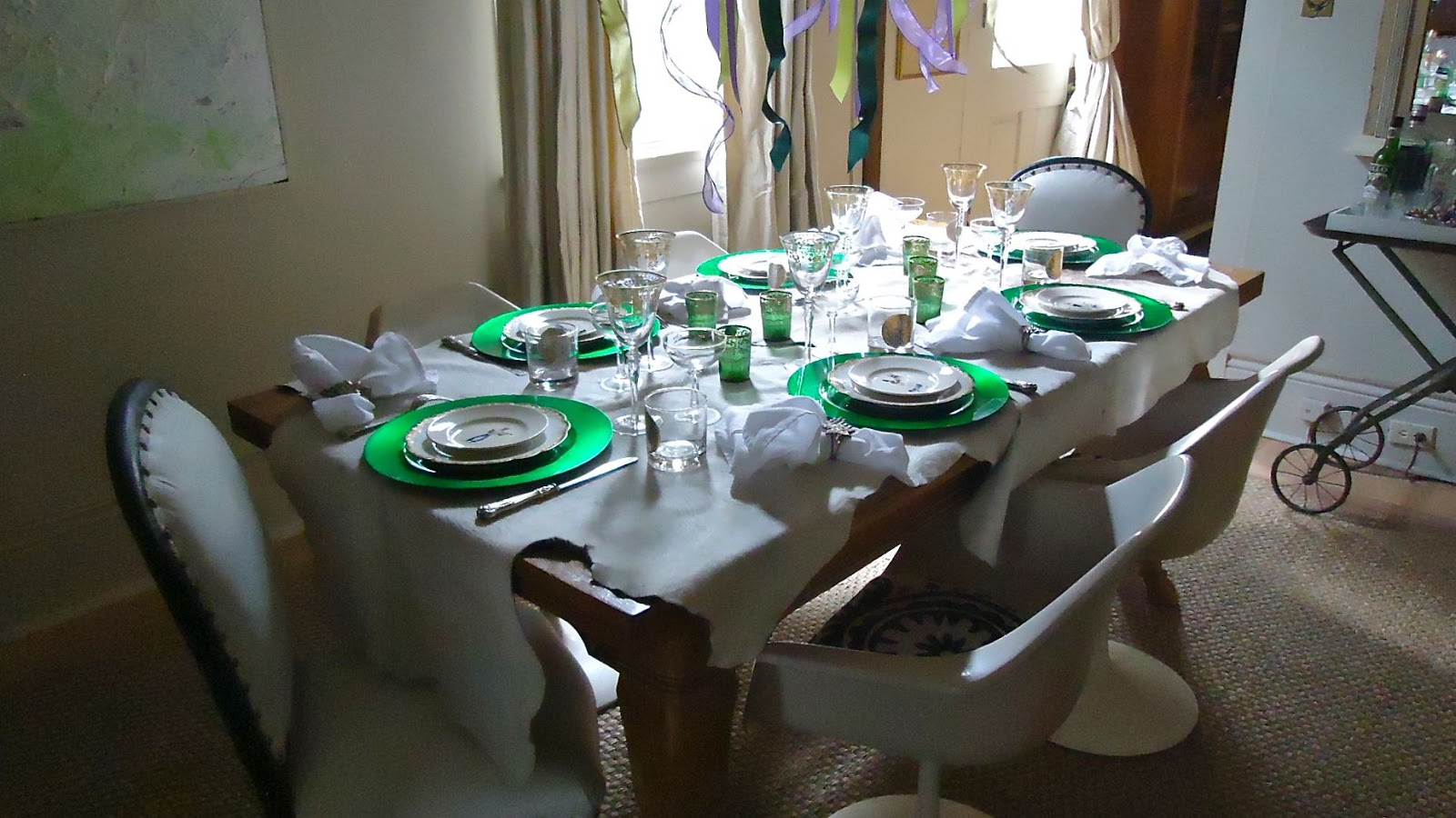 * T h e * V i s u a l * V a m p *: How To Use Emerald Green - The Table