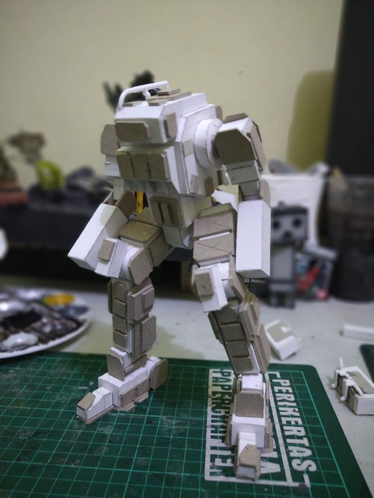 paperhobby: Buddy Titan X01 1: 35