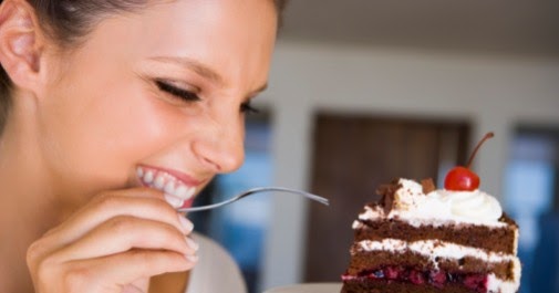 Ποια γλυκά μπορούμε να φάμε όταν κάνουμε δίαιτα; Τι παθαίνουμε και ...