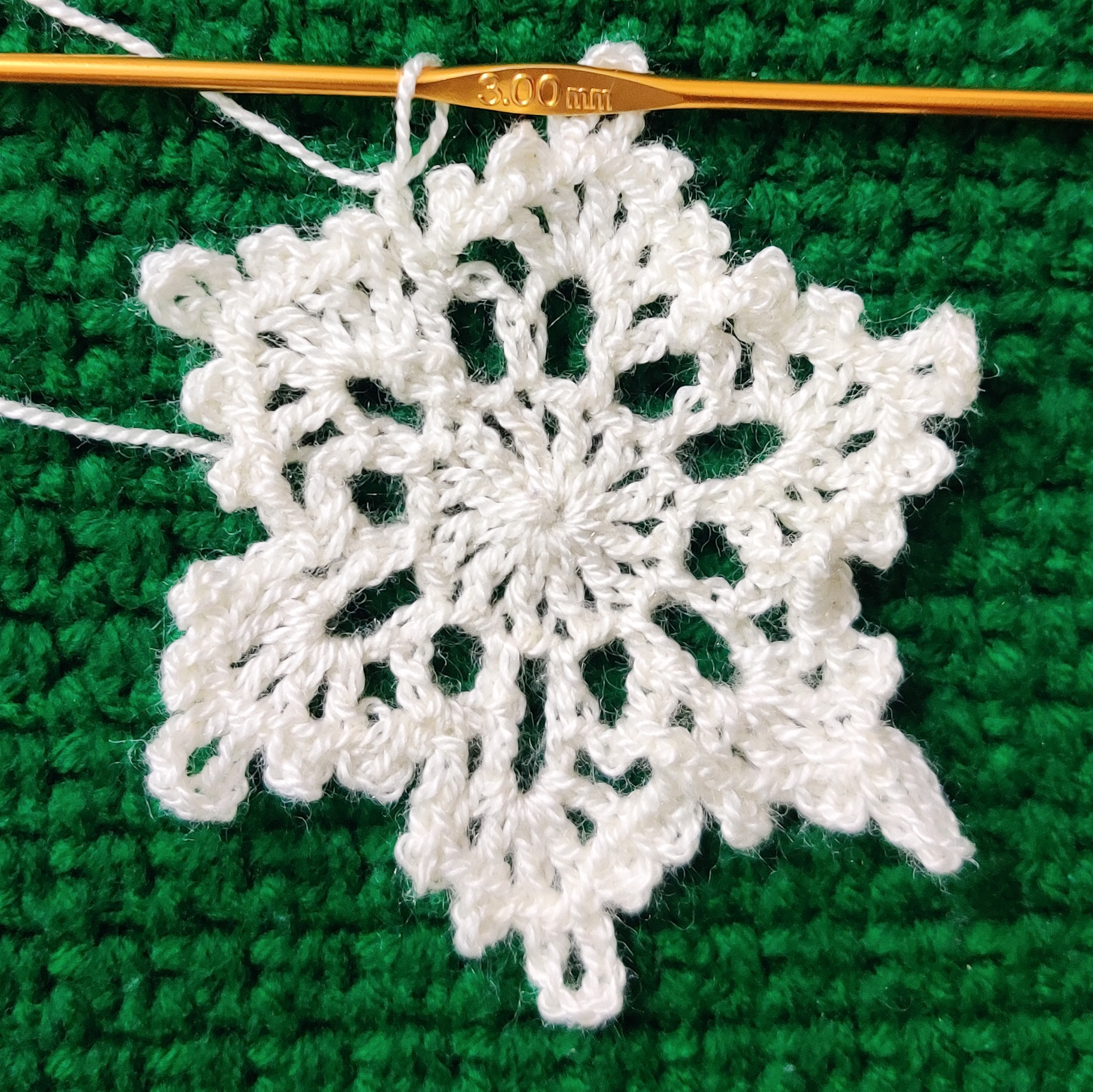 Raji's Craft Hobby: Easy Crochet Snowflake Ornament Pattern
