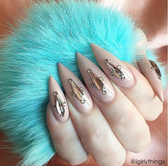 15 Razor-Sharp Stiletto Nails Art Designs That Will Inspire Your Next ...