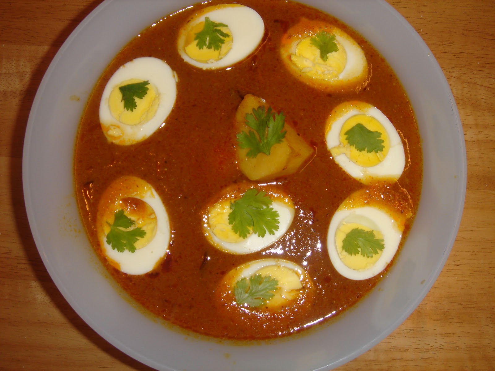 Naureen's Kitchen : Aloo Anday ki Garavy