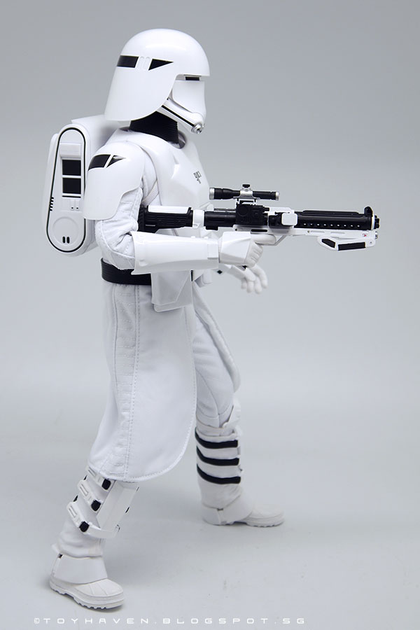 toyhaven: Hot Toys Star Wars TFA 1/6th scale First Order Snowtrooper 12 ...