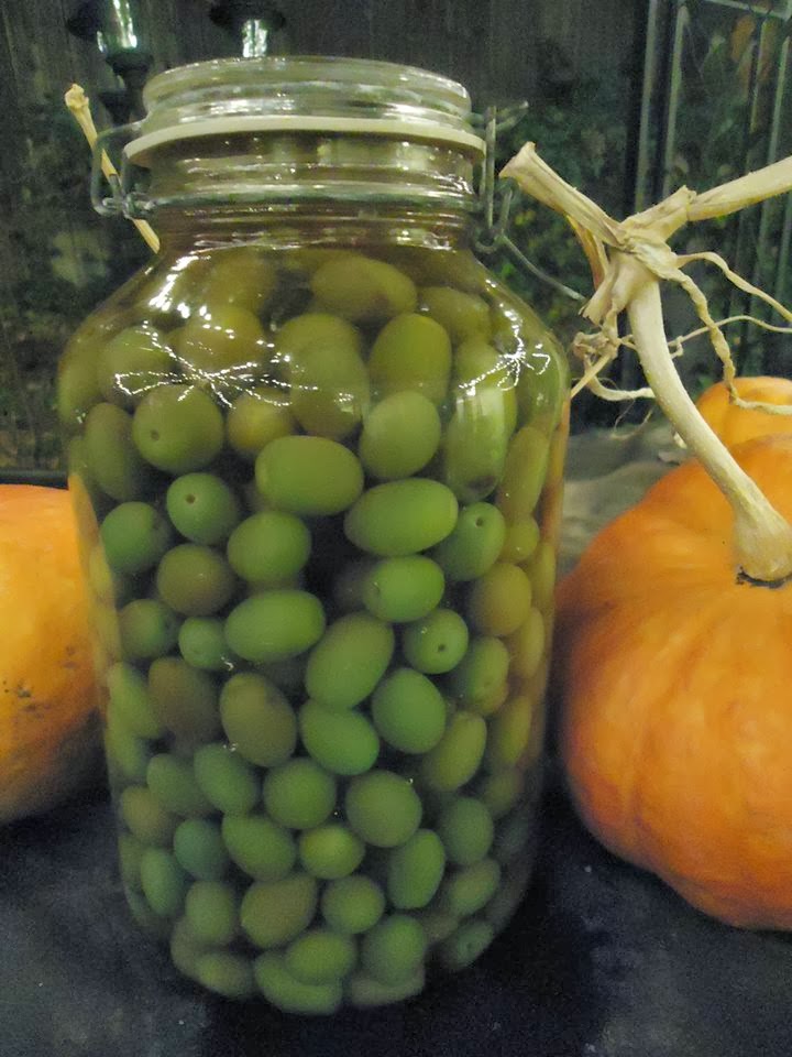 La Mexicanita Kitchen: Curing Green Olives
