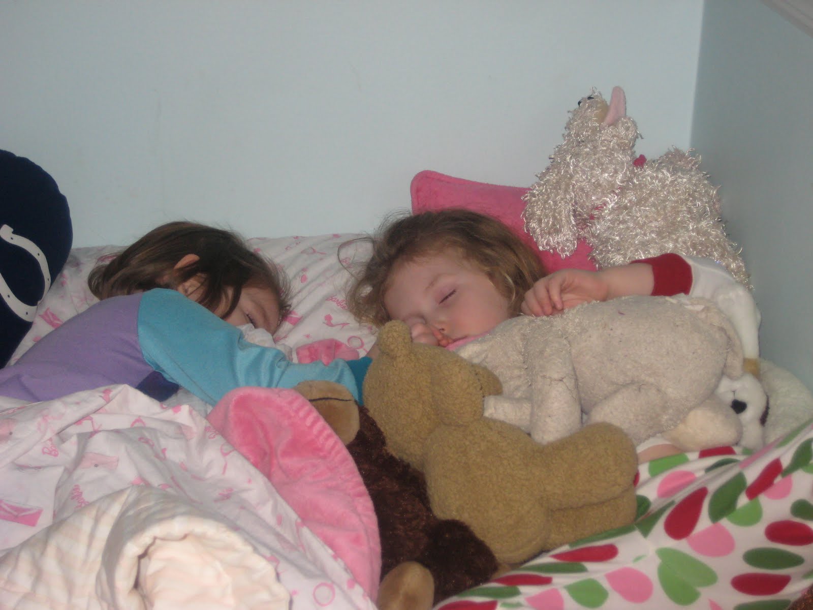 The Maines Family Blog: Slumber Party...