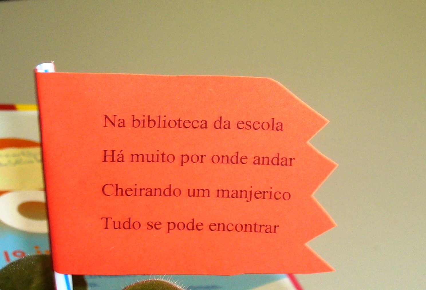 Biblioteca - E S Tomás Cabreira: Quadras, santos populares e manjericos ...