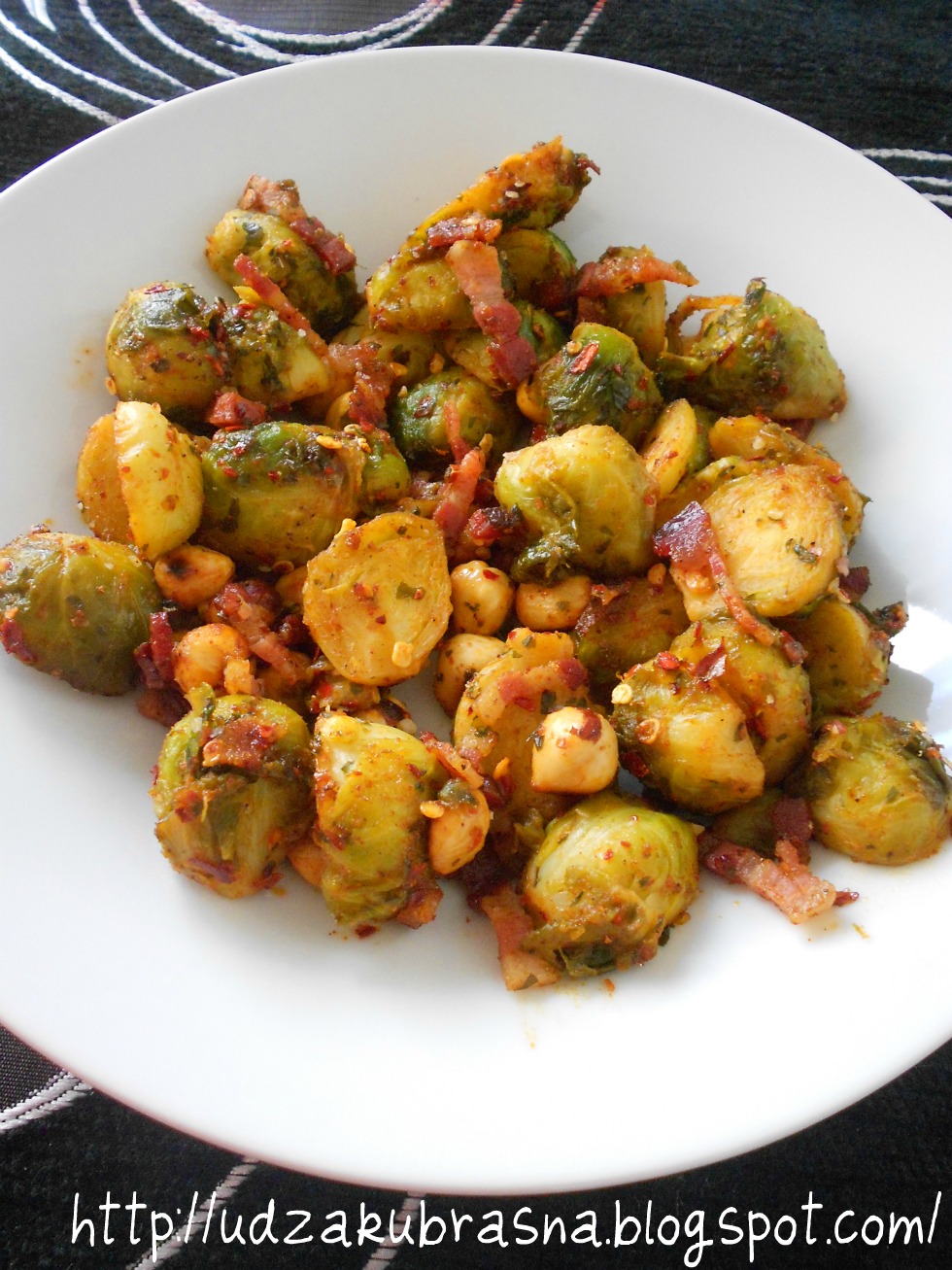 U dzaku brasna: Prokulice sa slaninom i paprika lešnicima - recept ...