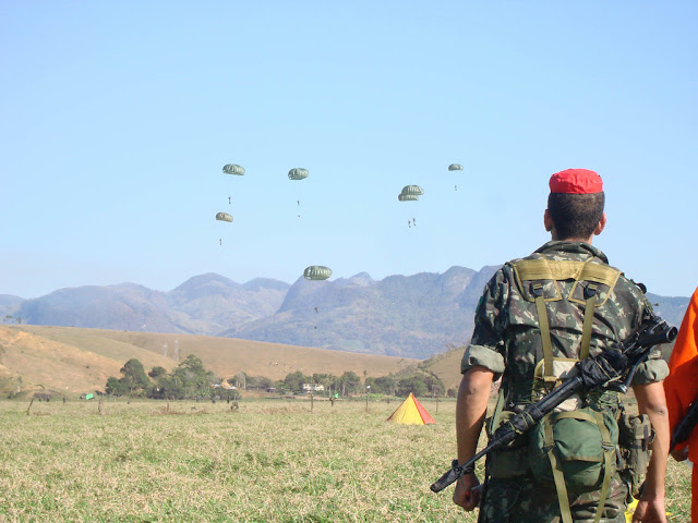 Companhia de Precursores Pára-quedista (Cia Prec Pqdt): Equipe FOXTROT