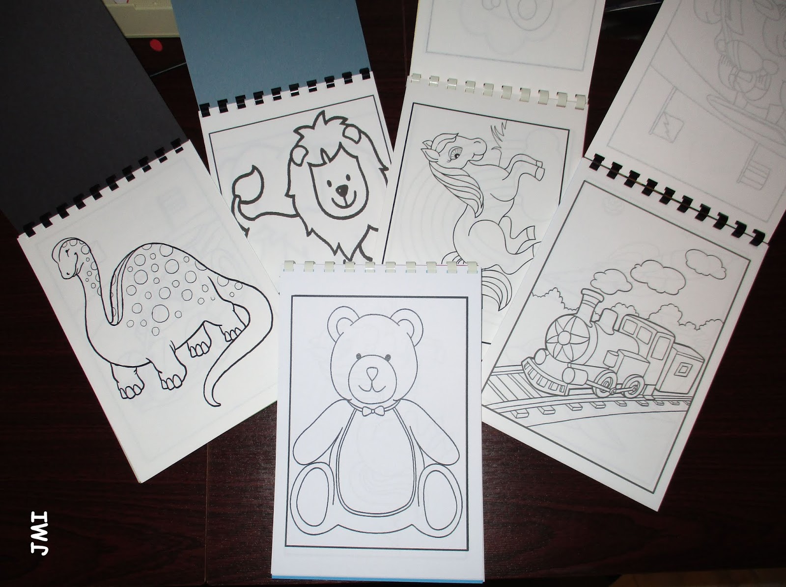 Crafting for Shoeboxes: Colouring Booklets
