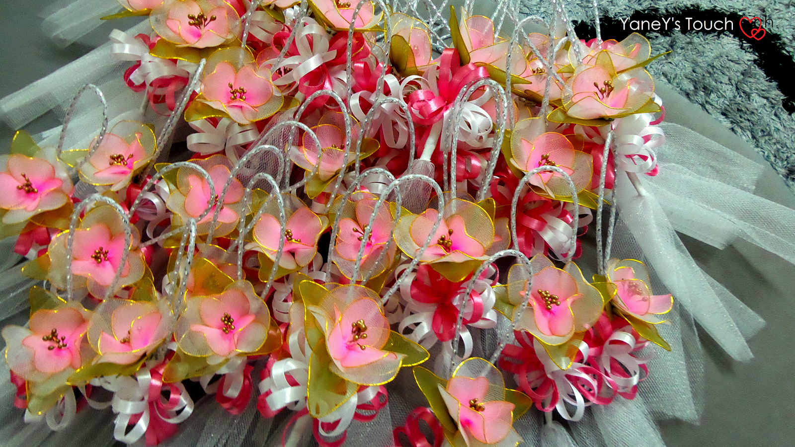 YaneY's Touch: bunga telur stokin (gantung): tema pink putih