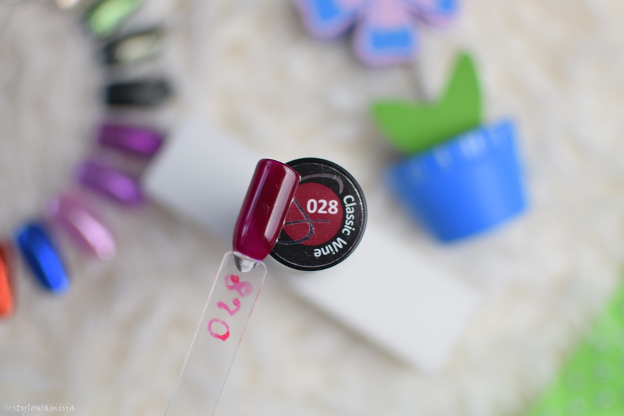 Stylowa Misja: NAJŁADNIEJSZE KOLORY LAKIERÓW HYBRYDOWYCH SEMILAC