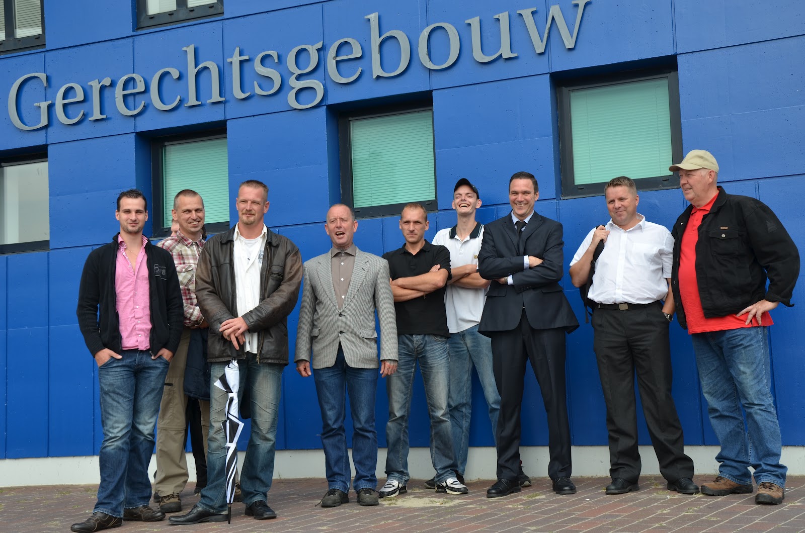 Laat ze niet lopen! - protesteer tegen extreemrechtse demonstraties!