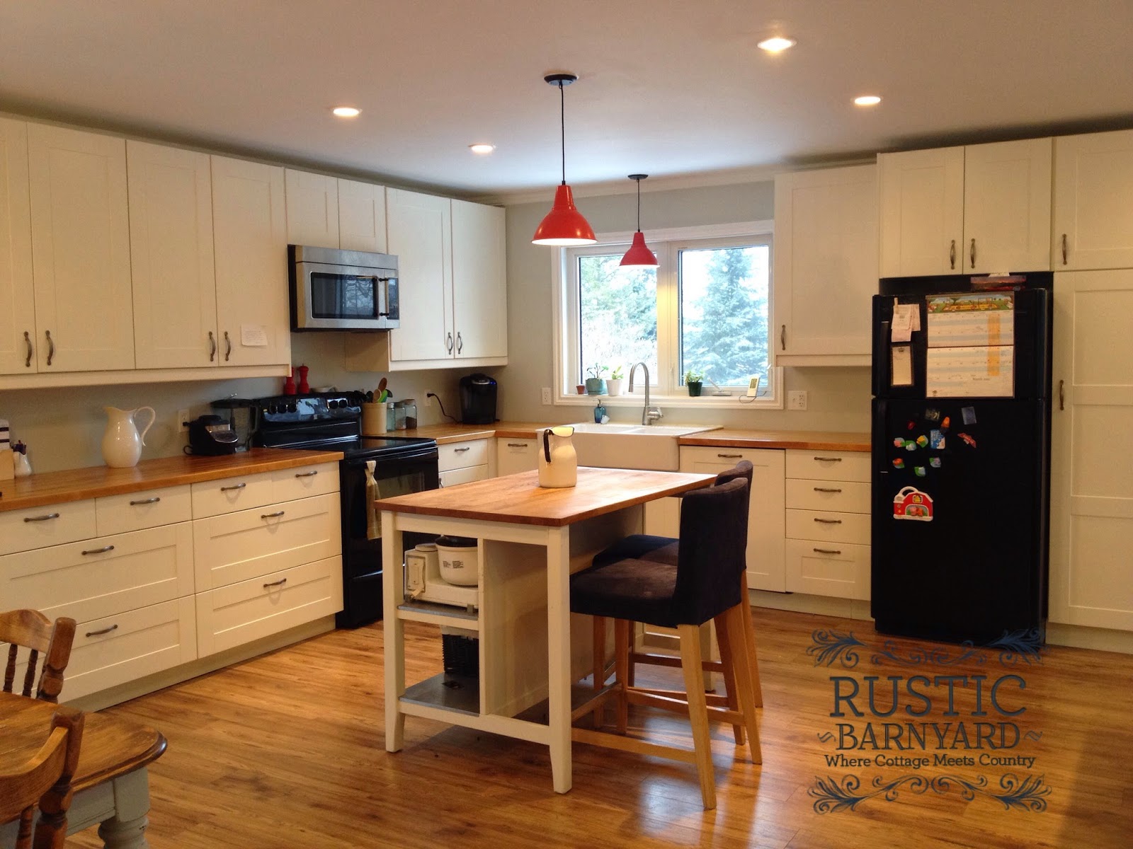 That Country Place: Rustic Barnyard....another Motz family DIYer