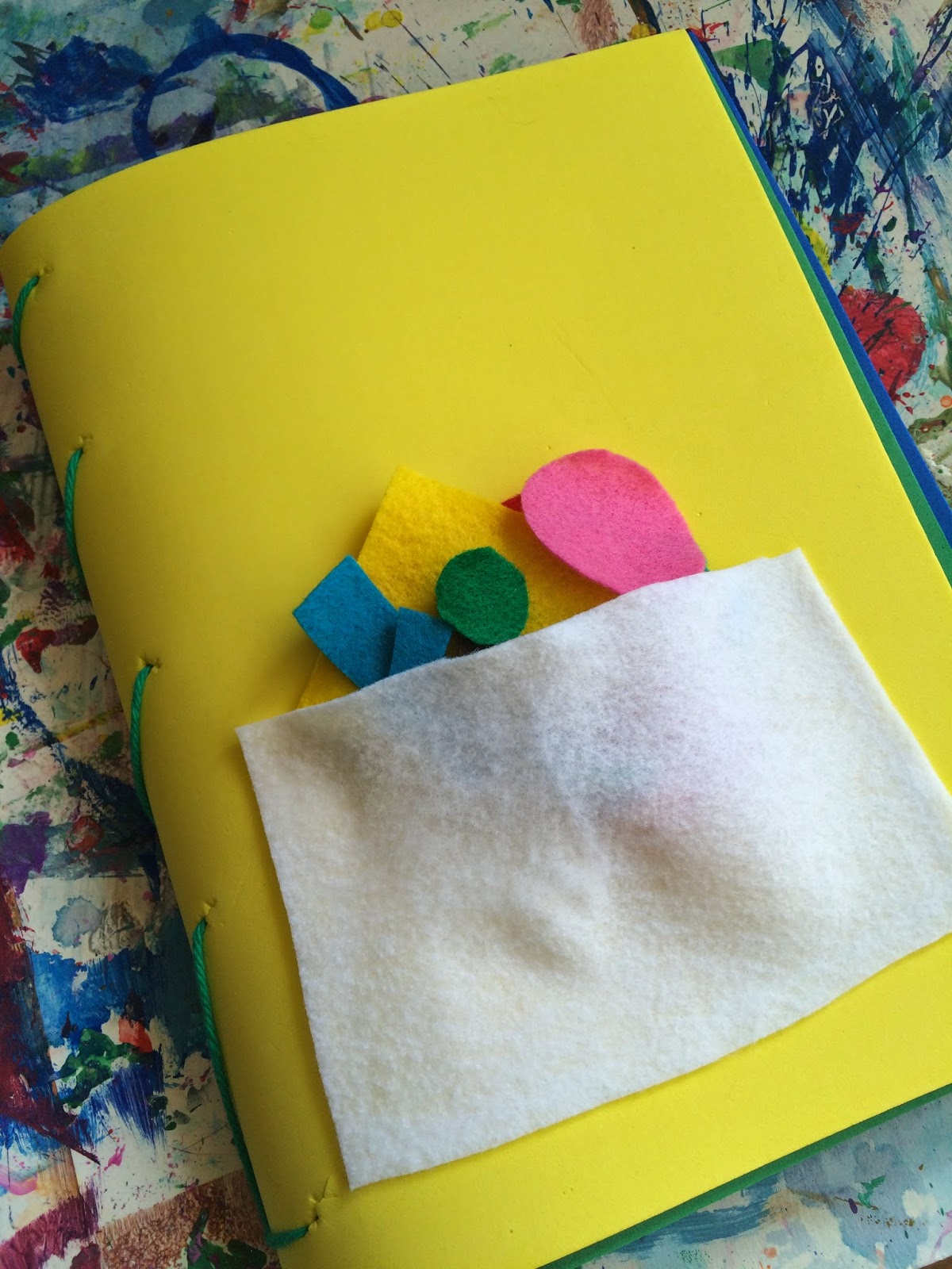 Mini Monets and Mommies: Kids' Felt Board Book Art Activity