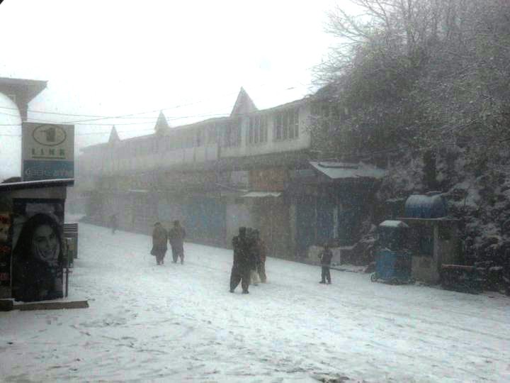 gaddafi: Murree Snow falling in 2011 pictures (Winter Hill Station ...