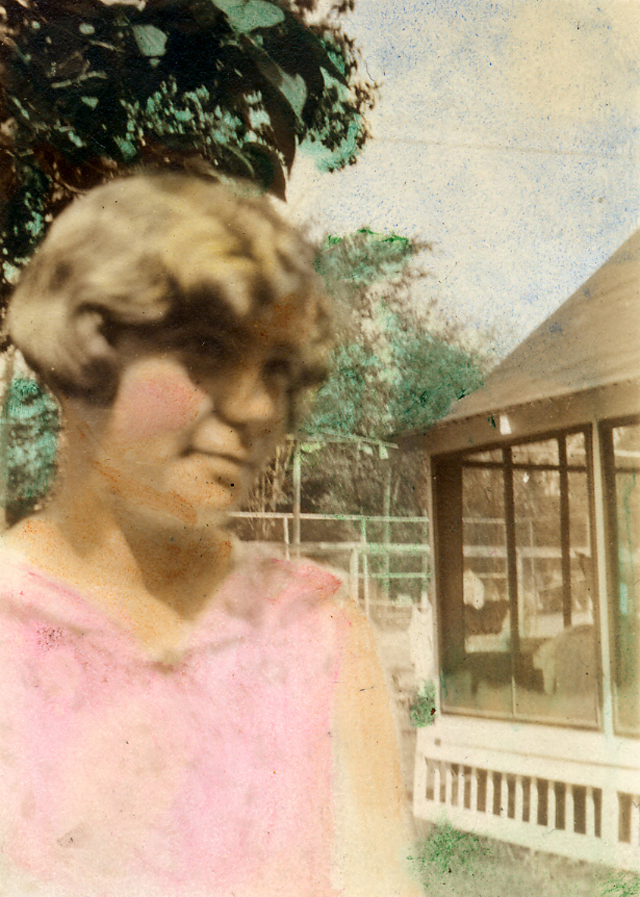 65 Awful Hand-Colored Photos Look Like To Be Painted By Kids ~ Vintage ...