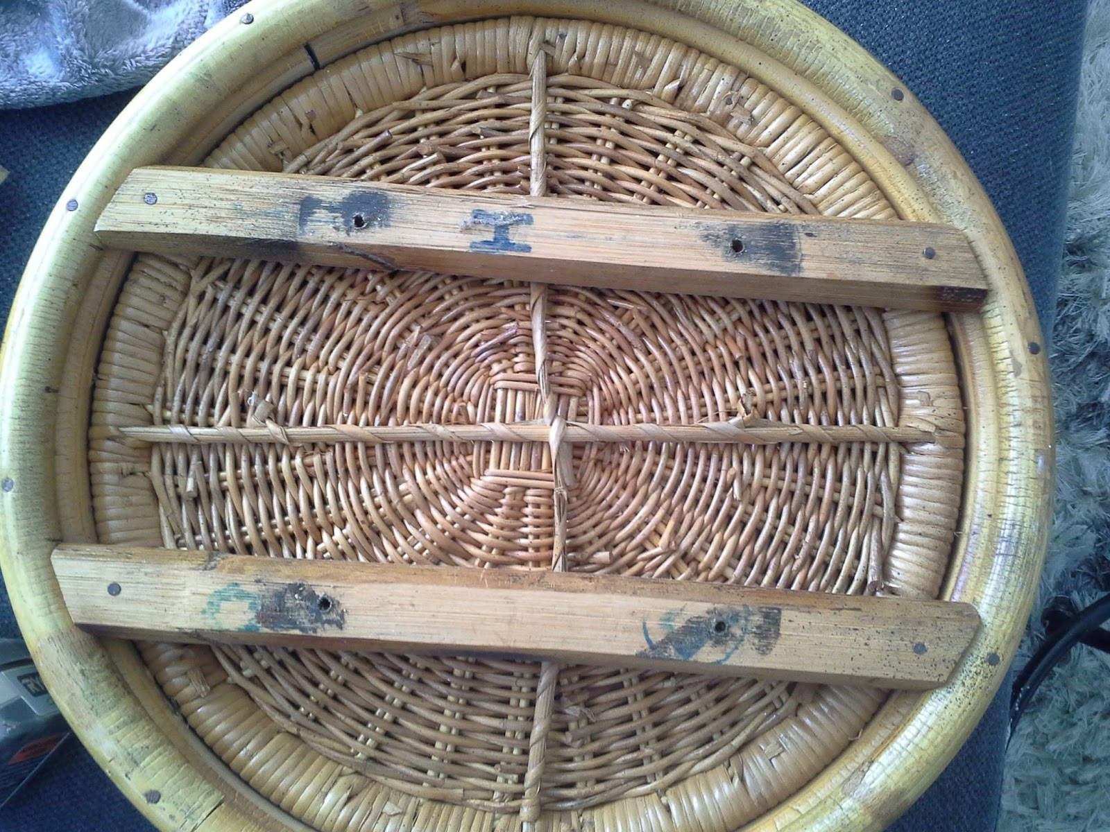 Lilly's Home Designs: Roadside To Side Table