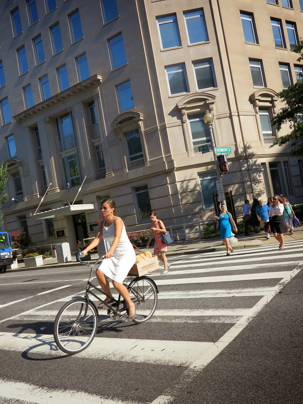 Separated Bike Paths... Contra Flow Bike Lanes on 15th Street in ...