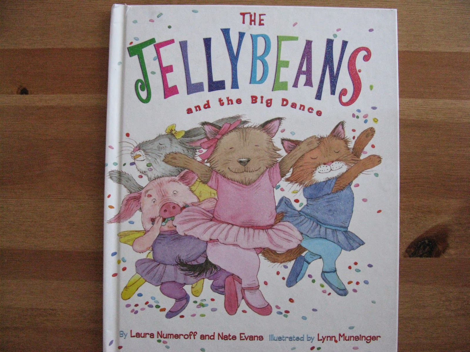 Pegostes y Colores: Libro: The Jellybeans and the big dance