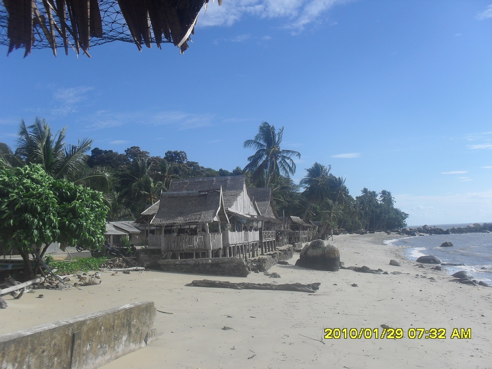 Pantai Tiku. Perbatasan Lubuk Basung dan Pariaman | gambarbagus