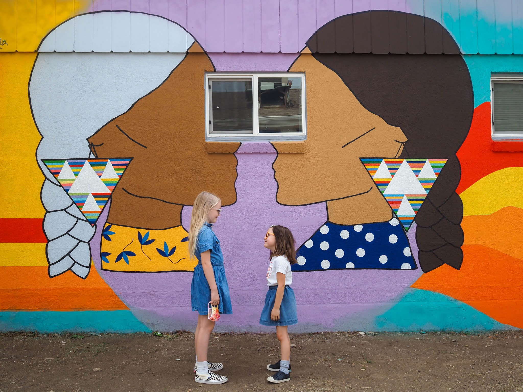 Little Hiccups: 30 Tips for Taking the Best Street Art Photos with Kids