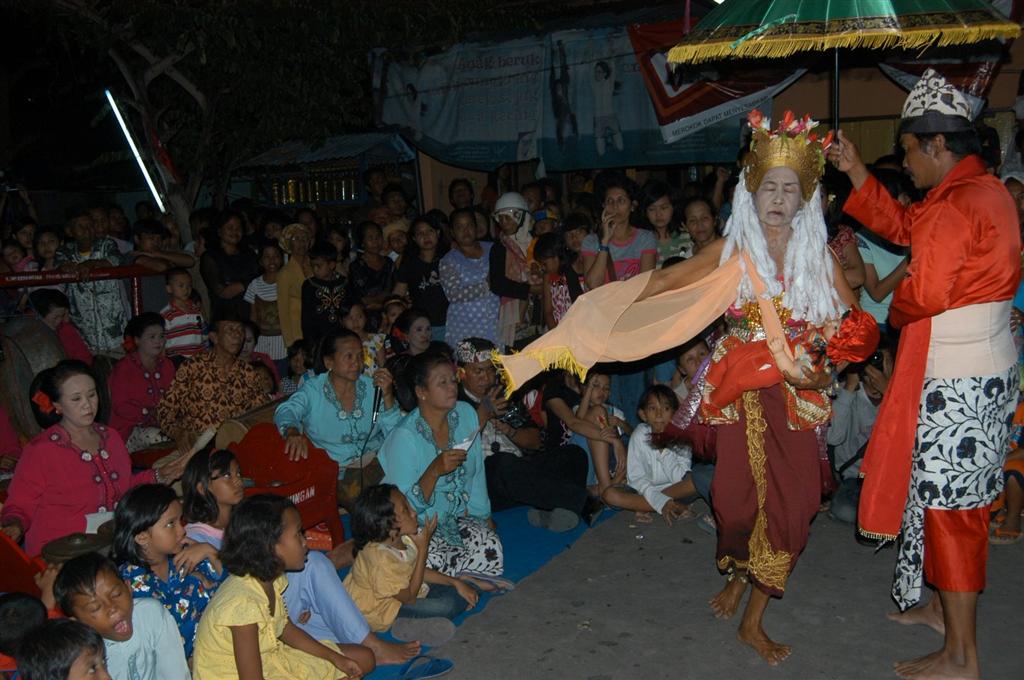 KOMUNITAS JALAN JALAN: Ritual Upacara Adat Seblang di Banyuwangi – Jawa ...