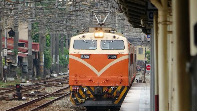 Blair's 鐵道攝影: E209電力機車 / TRA E209 Electric locomotive