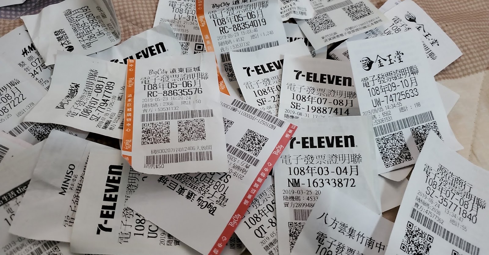 Lucky 7/11 Customer spent 10NT ended up winning the Jackpot in Taiwan ...